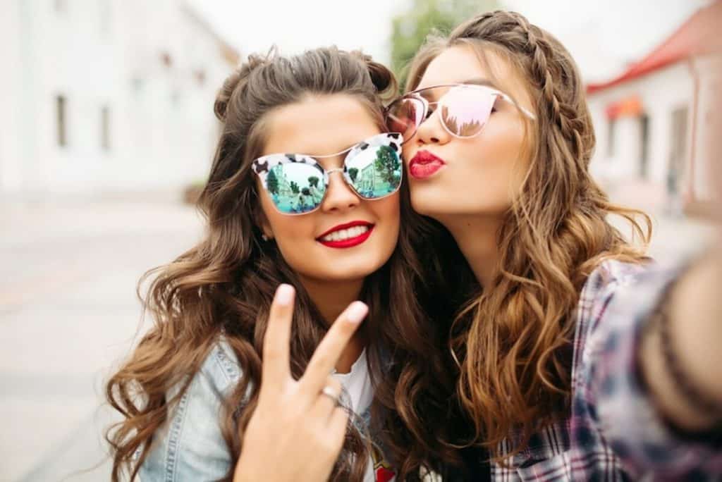 7 Effective Tips On How To Make Friends In A New City - LoneMind